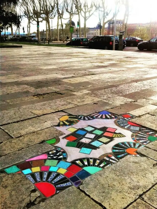 Seniman Ini Sulap Trotoar Berlubang Jadi Karya Seni Mozaik, 6 Potretnya ...