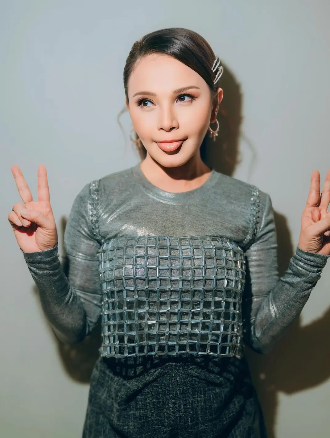 6 Gaya Imut Rossa di Potret Terbaru, Tampil Bak Remaja di Usia 45 Tahun