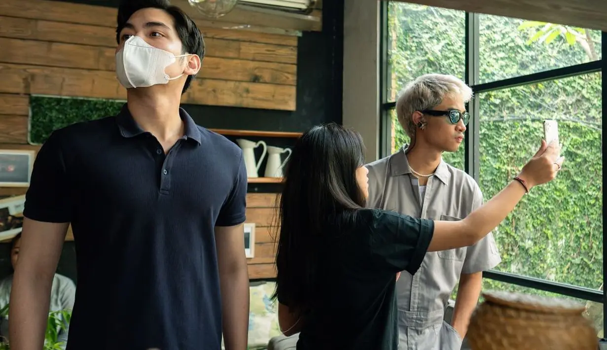 Devano Danendra Rayakan Ultah ke-20 Pamer Cium Cewek, Kekasih Baru ...