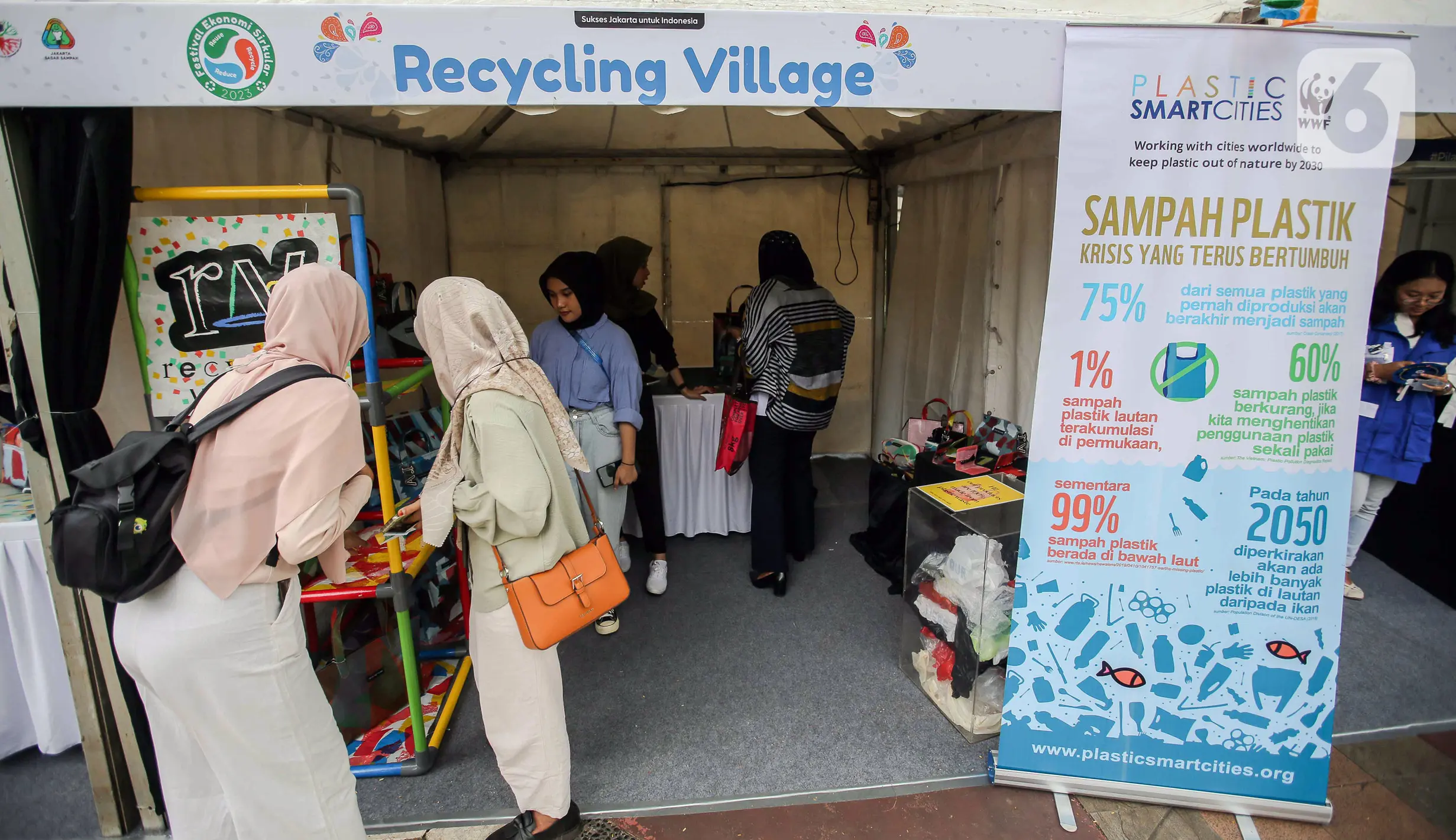 Mengunjungi Festival Ekonomi Sirkular 2023 di Taman Menteng - Foto ...
