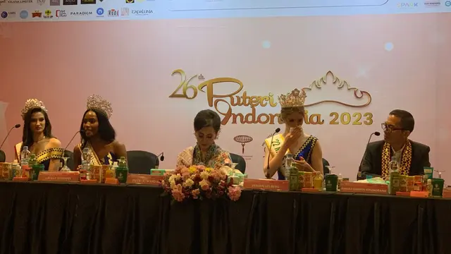 Finalis Puteri Indonesia 2023 dan Ratu Dunia Kenakan Gaun dengan ...