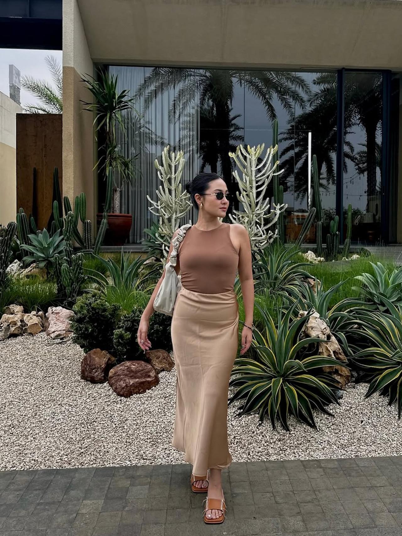 6 Gaya Stylish Libra Akila Istri Adrian Khalif Pelantun Lagu 'Alamak ...