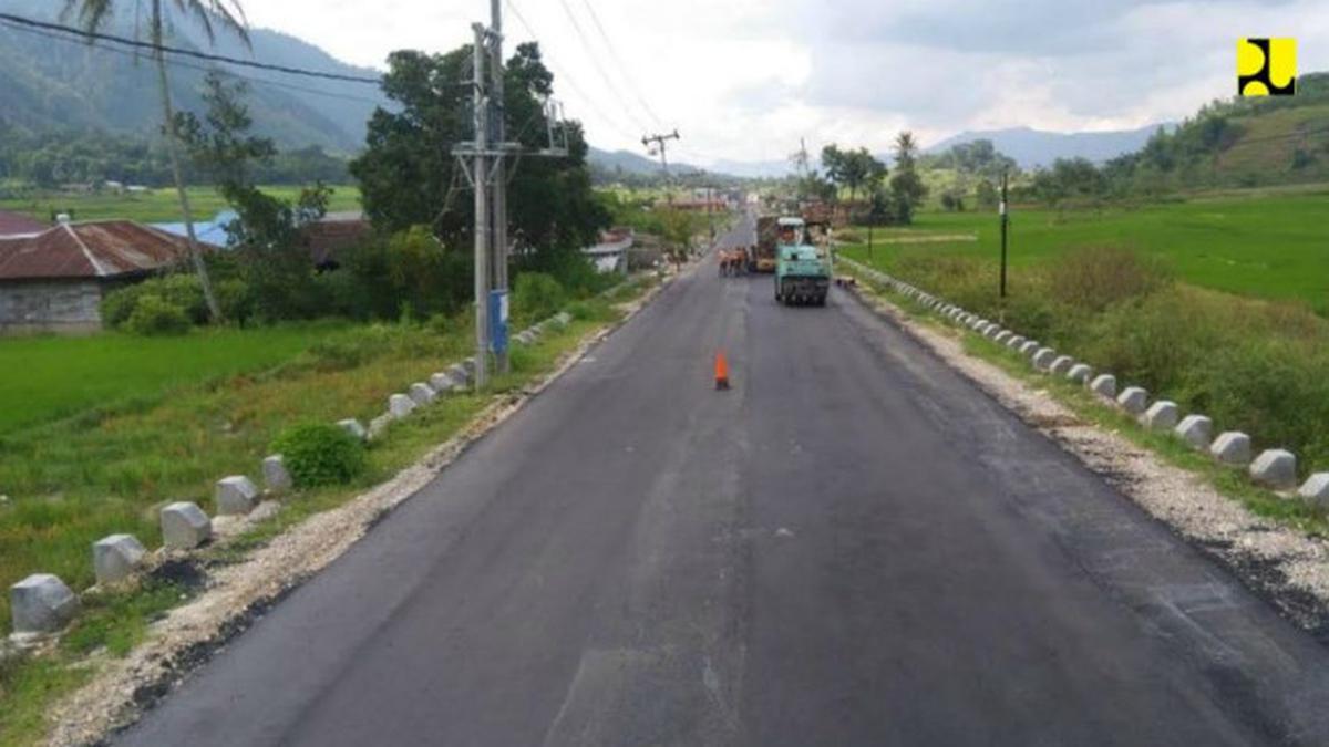 Kementerian PUPR Tingkatkan Akses Jalan Menuju Danau Toba - Bisnis ...