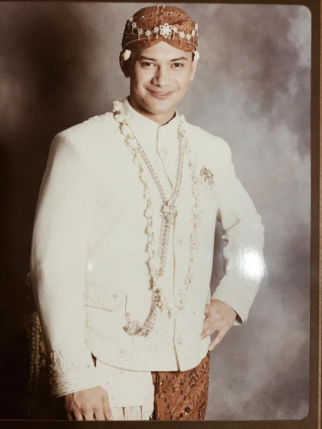 6 Potret Almarhum Adjie Massaid yang Digelari Keanu Reeves Indonesia ...