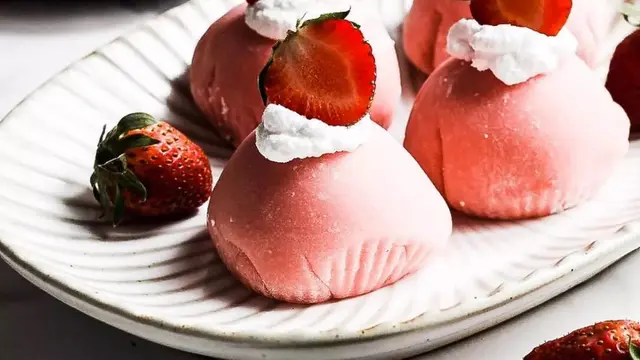 5 Resep Mochi Strawberry yang Kenyal dan Lumer, Asam Manisnya Bikin ...