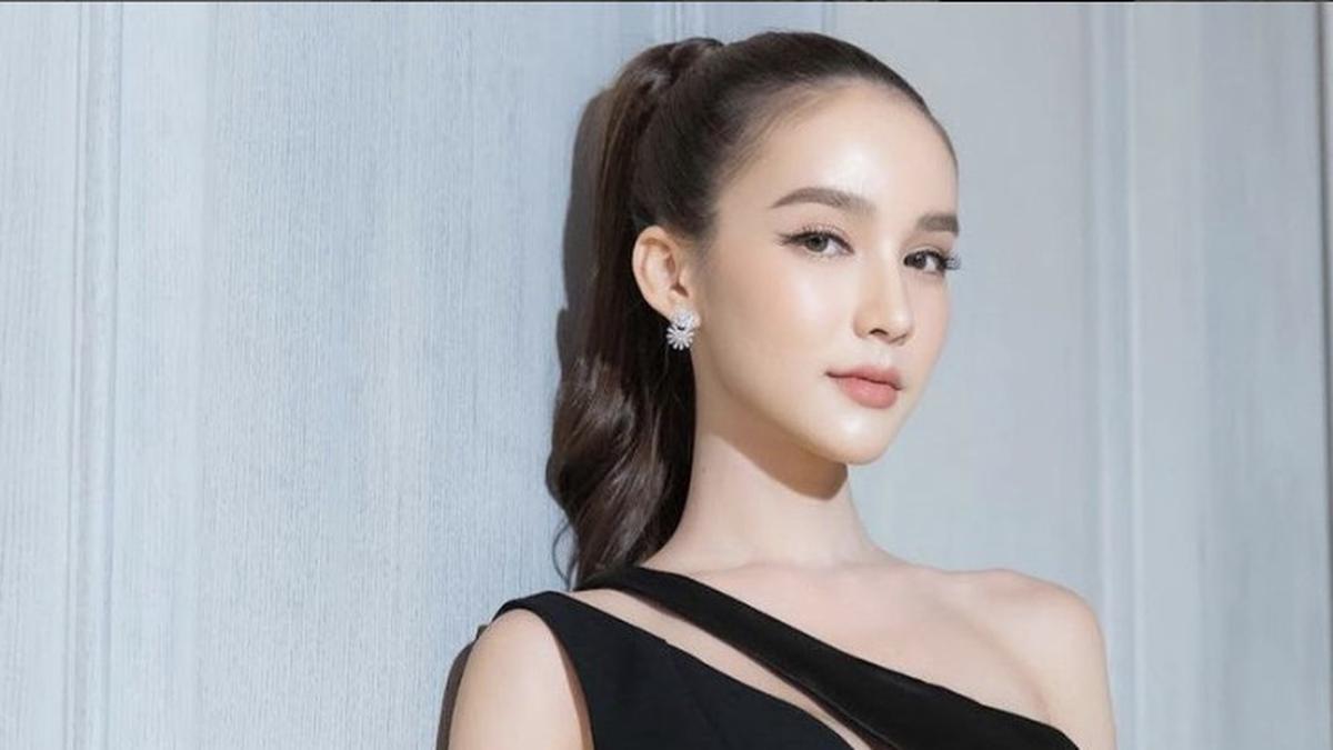 6 Potret Gaya Rinrada Yoshi Thurapan, Transgender Tercantik di Thailand ...