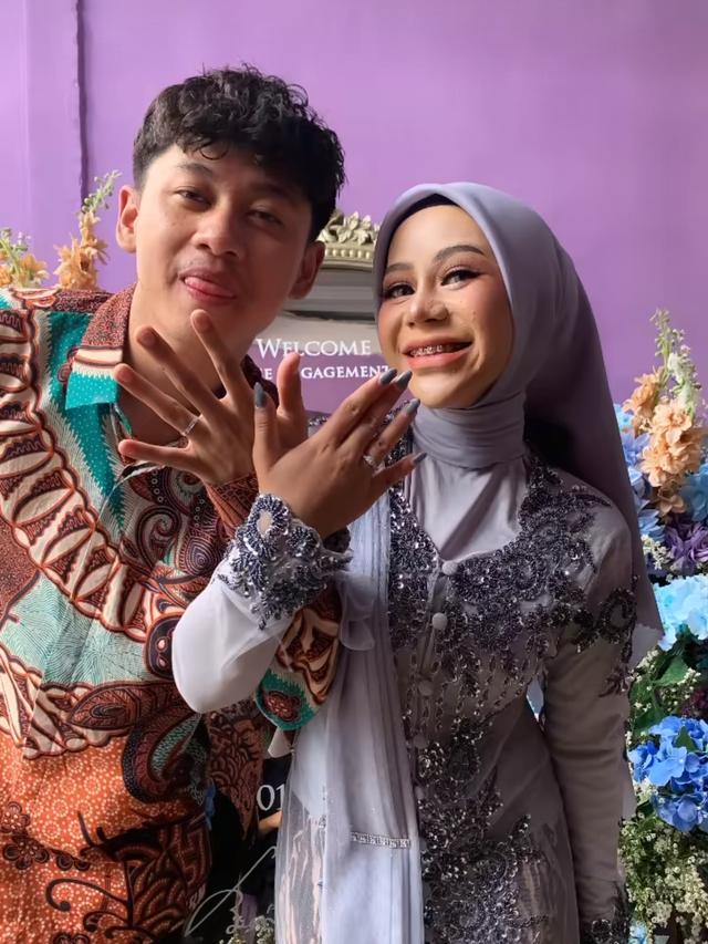 6 Potret Cimoy Montok Kenakan Hijab, Makin Dewasa Sesudah Pamer Cincin Tunangan - ShowBiz ...