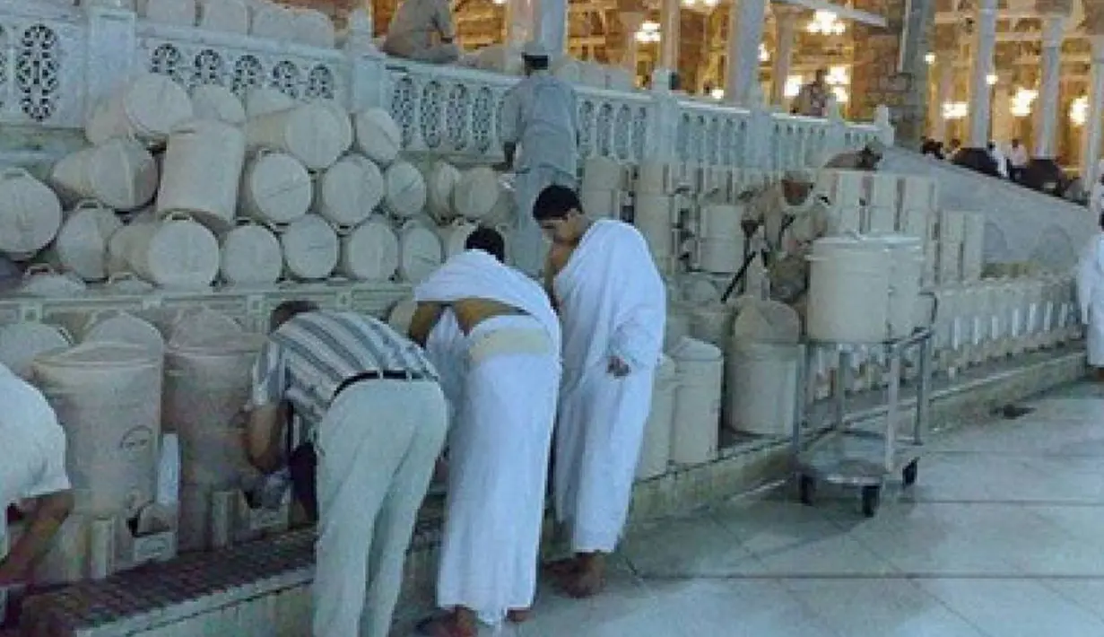 [MITOS] Mengintip Enam Tradisi Unik Saat Haji