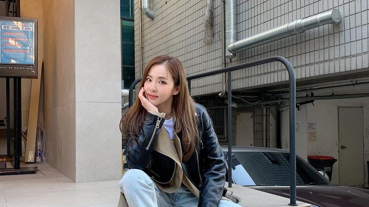 7 Potret OOTD SWAG Sandra Park 2NE1 di Second Account, Gayanya Awet ...