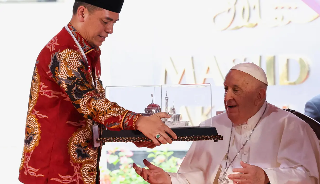 Koin Persahabatan dan Replika Masjid Istiqlal Jadi Cendera Mata untuk ...