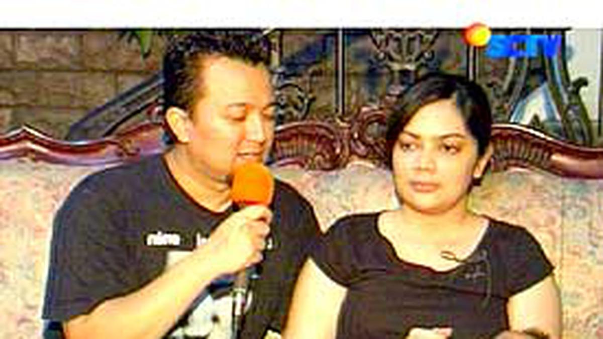 Nova Soraya-Kin Aulia Canggung Merawat Bayi - ShowBiz Liputan6.com