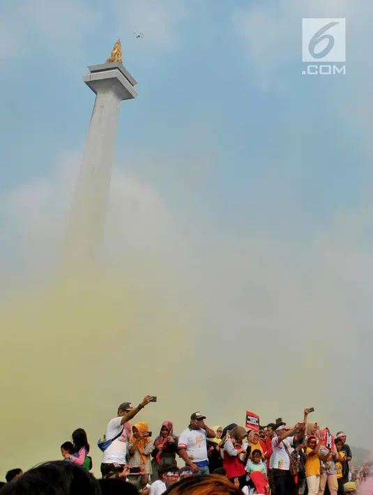 FOTO: Warna-warni Colour Run Meriahkan Festival Damai di Monas - Foto ...