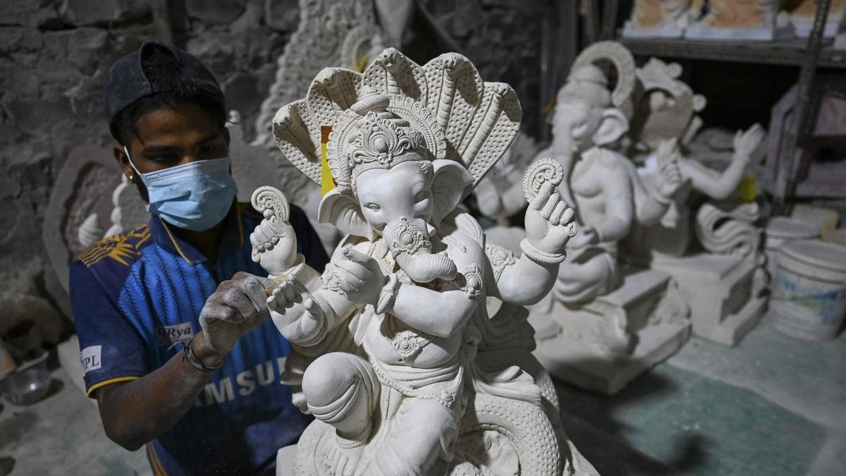 FOTO: Kesibukan Perajin Patung di India Menjelang Festival Ganesh ...