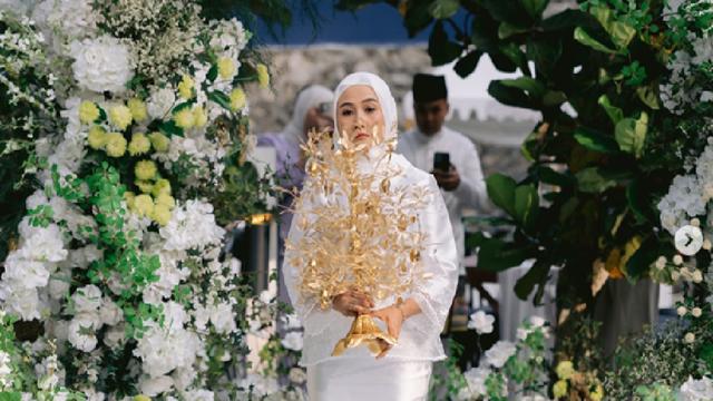 Baju Kurung Erra Fazira Saat Menikah Lagi di Usia 51 Tahun, Mas ...