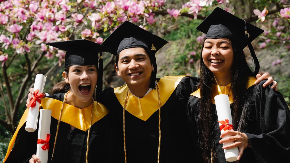 35 Contoh Ucapan Graduation untuk Sahabat - Ragam Bola.com