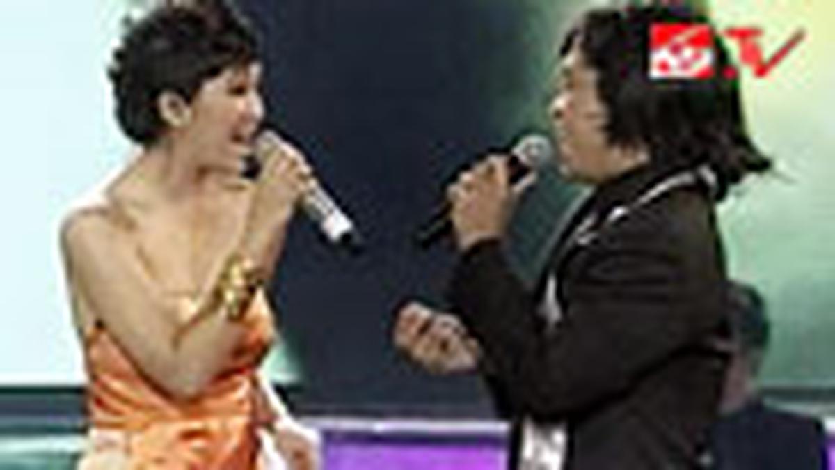 Wawan TEAMLO & Sherina - Serasa - Video Liputan6.com