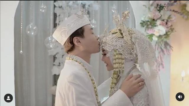 6 Momen Pernikahan YouTuber Ujung Oppa dan Kania Permatasari, Usung ...
