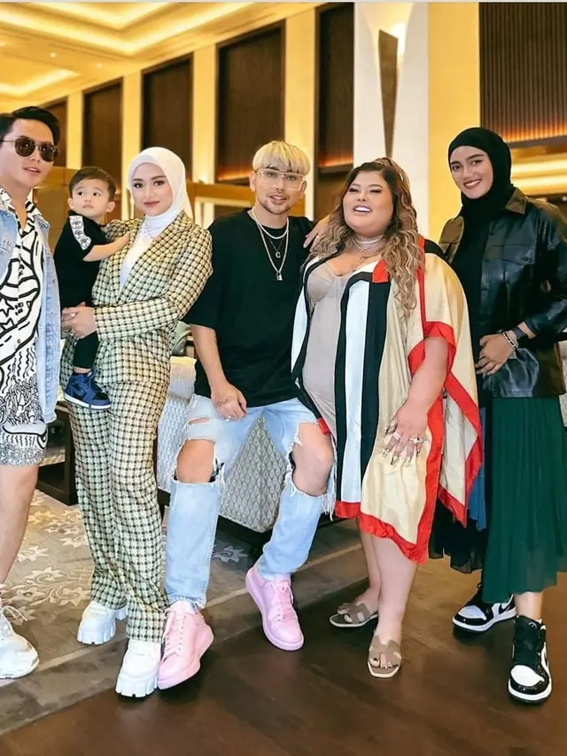 7 Potret Shindy Samuel Bareng Artis, Tuai Dukungan Diet - Hot Liputan6.com