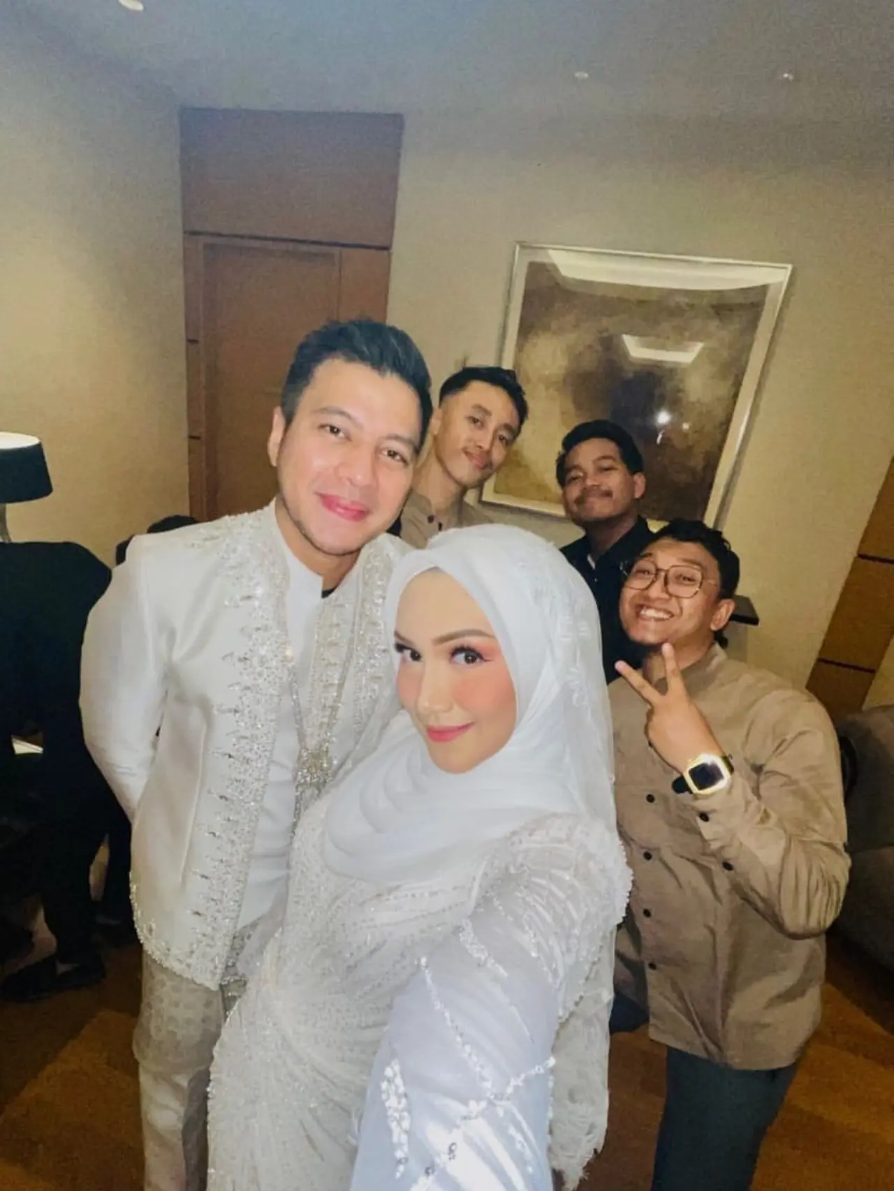 7 Potret Pernikahan Kedua Melody Prima dan Ilham Prawira, Pakai Mahar Emas - Hot Liputan6.com