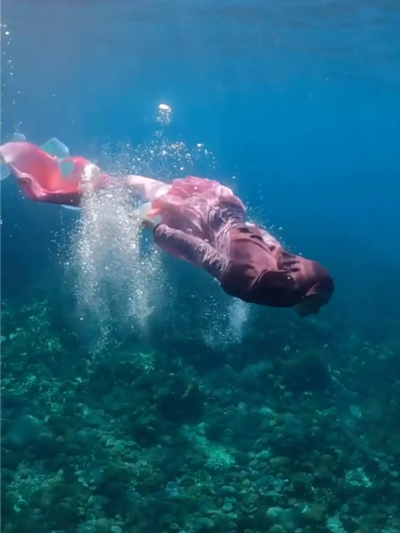 Penampilan Ria Ricis Menyelam Pakai Kostum Putri Duyung, Netizen ...