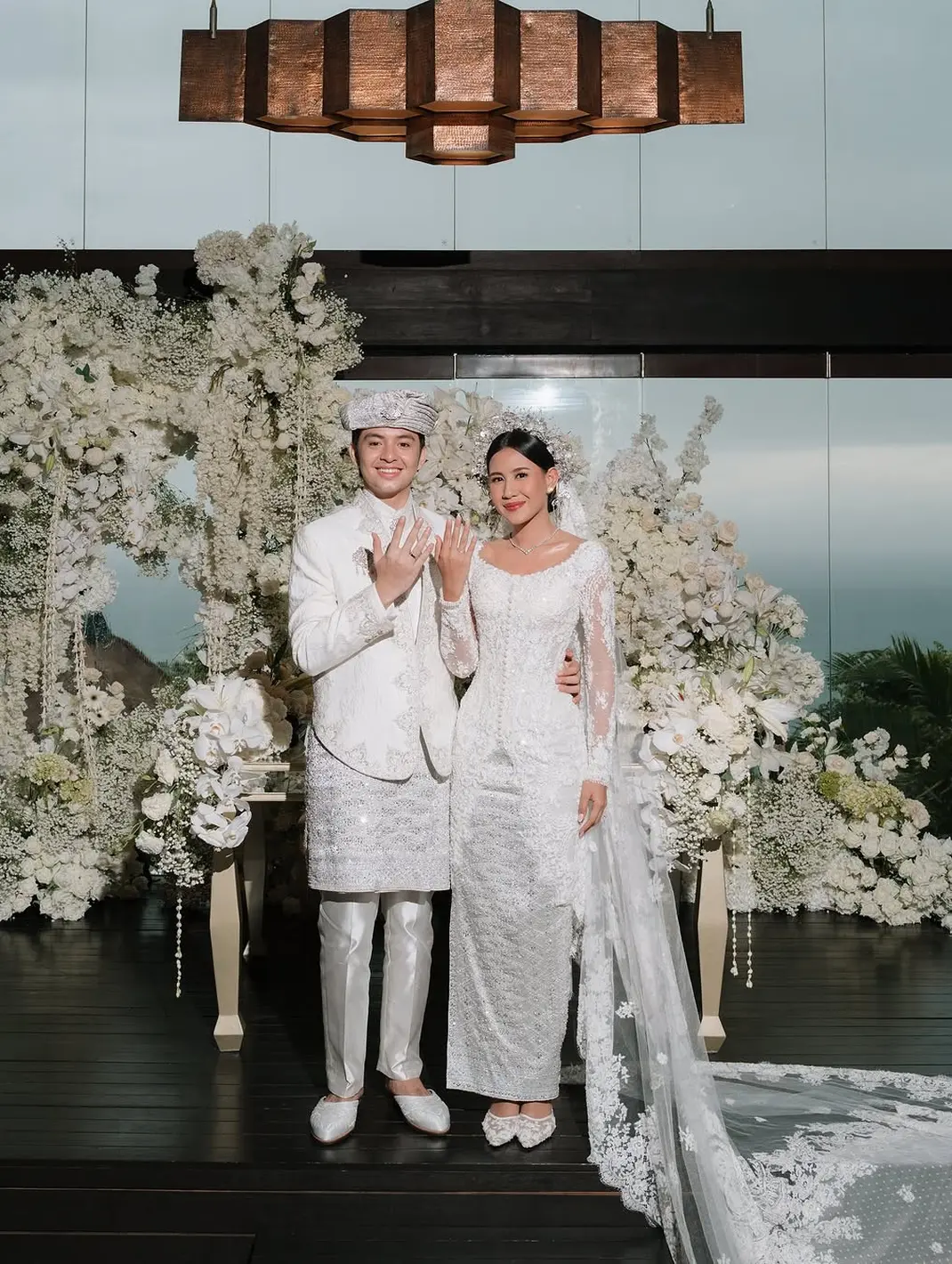 Potret Gaun Akad Nikah Shenina Cinnamon, Pakai Mahkota Bak Putri Raja ...