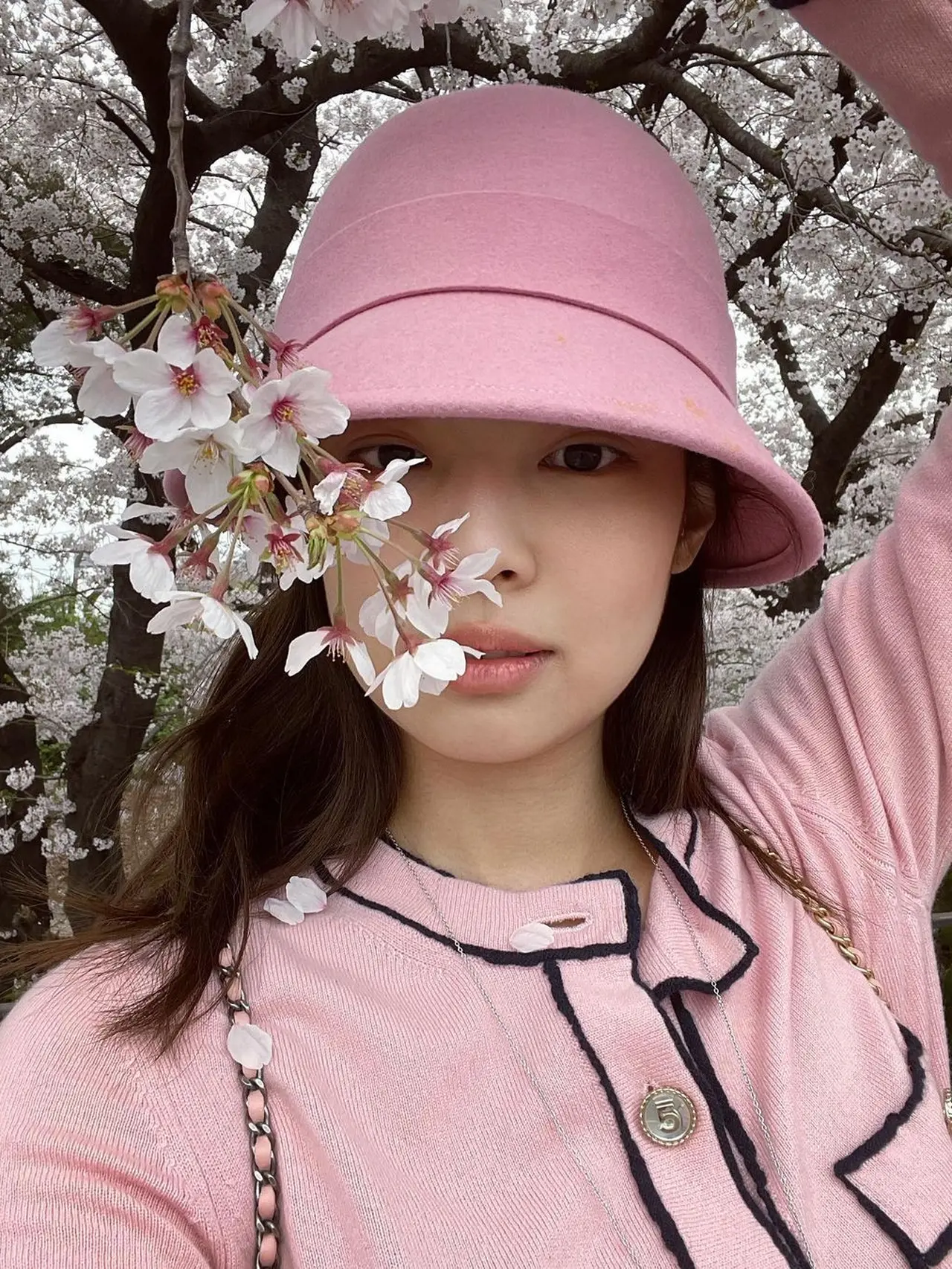 6 Potret Jennie Blackpink Bak Bunglon, Cocok Jadi Cewek Mamba, Kue ...