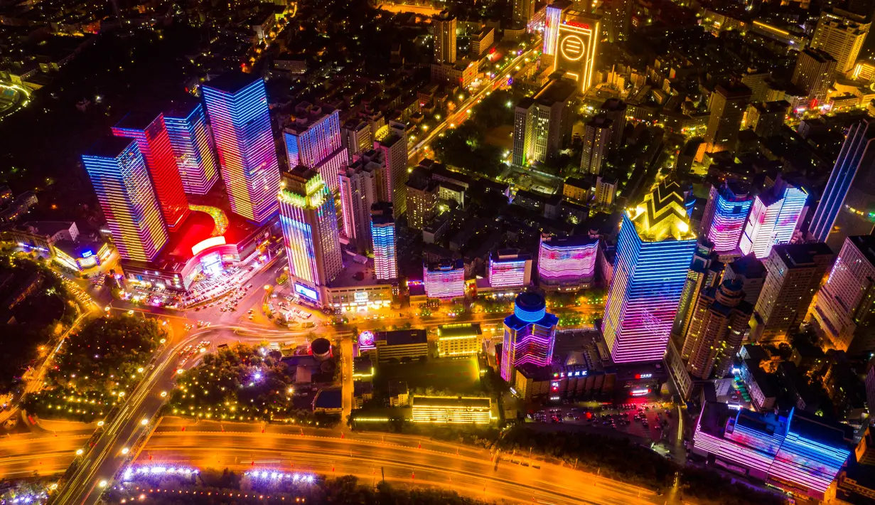 FOTO: Potret Kota Urumqi di Xinjiang Kala Malam Hari - Foto Liputan6.com