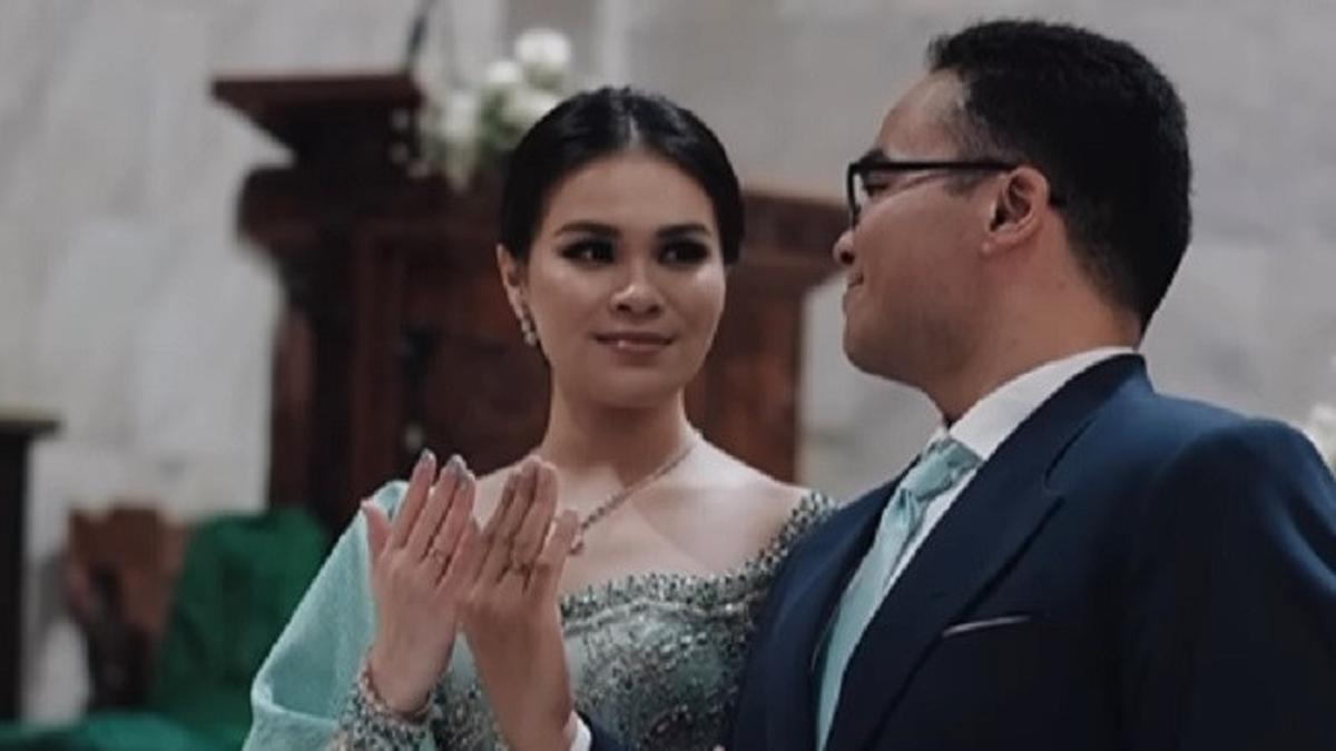 6 Potret Khidmat Penuh Gaya Acara Pertunangan Adat Batak Anak Hotman Paris, Fritz Hutapea dan ...