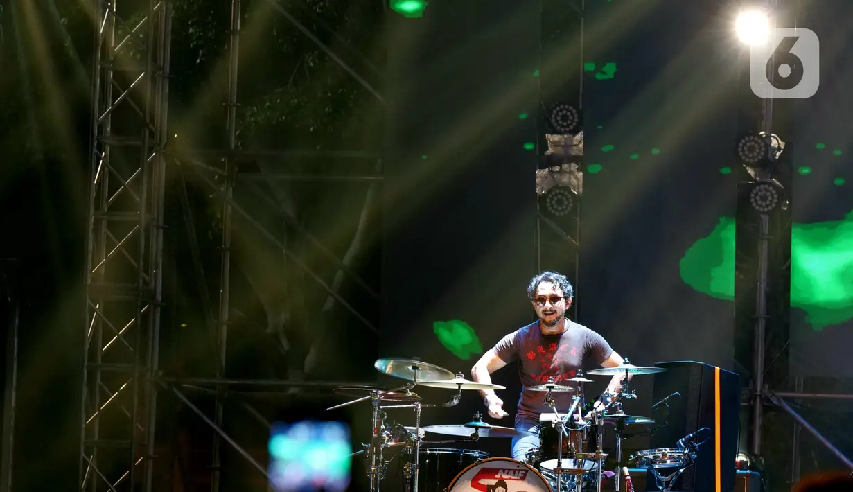 FOTO: Naif Ajak Nostalgia di The 90's Festival - Foto Liputan6.com