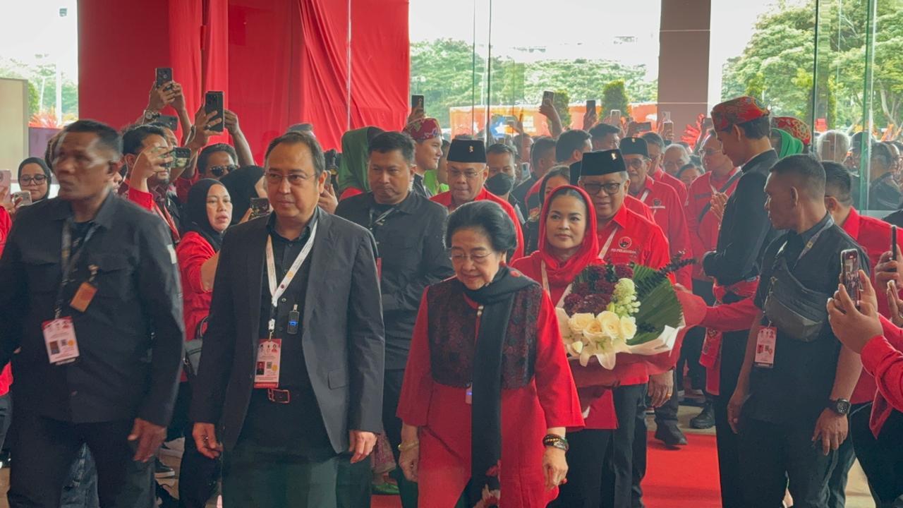 Didampingi Prananda Prabowo, Megawati Hadiri Rakernas dan HUT ke-53 ...