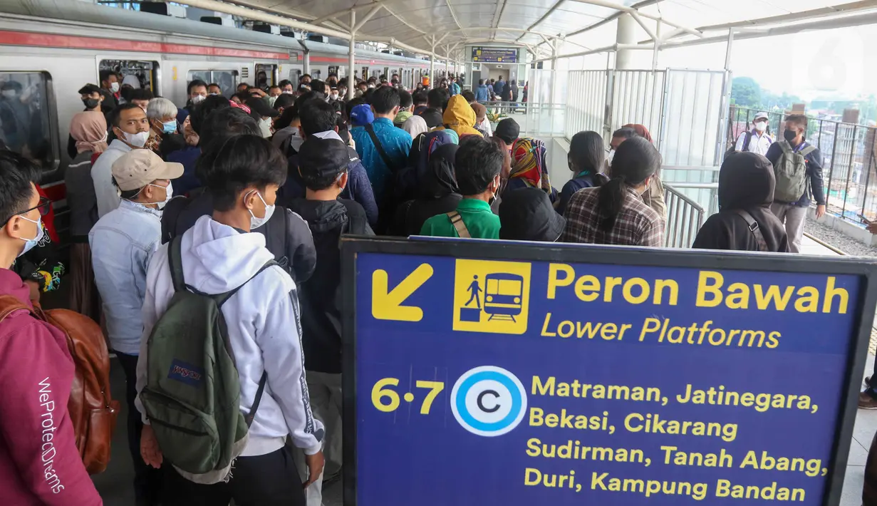 FOTO: Suasana Stasiun Transit Manggàrai di Hari Ketiga Perubahan Rute ...