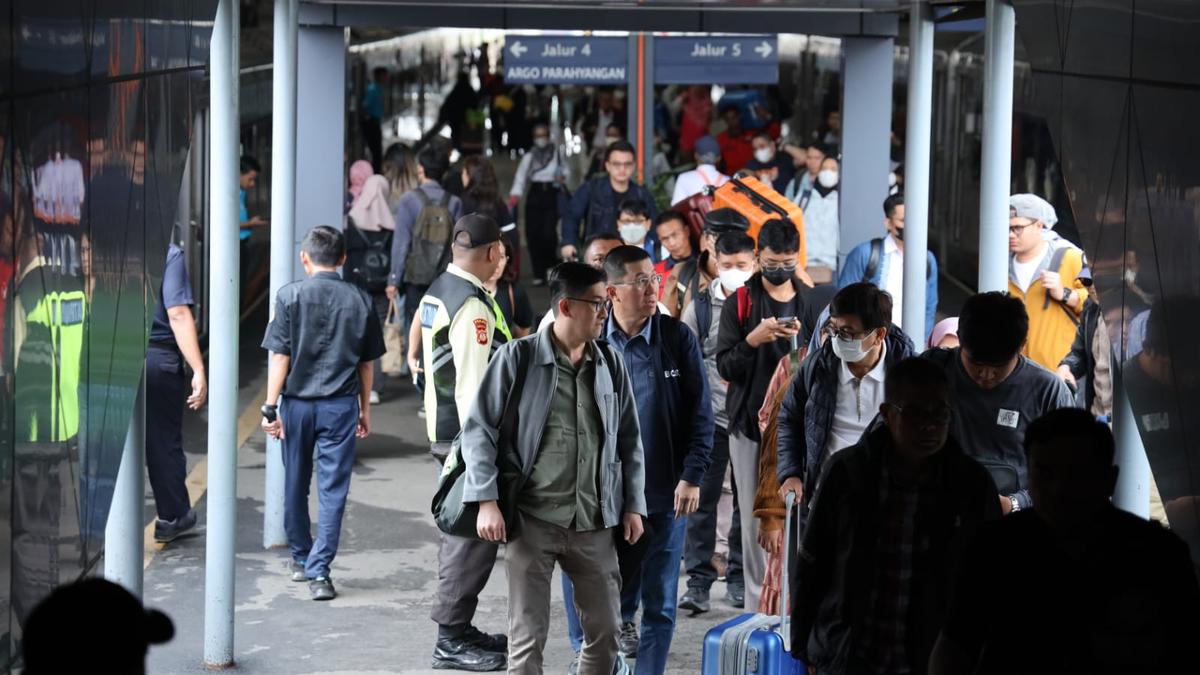 Libur Nataru 2023-2024, 39.014 Tiket Keberangkatan PT KAI Daop 2 ...