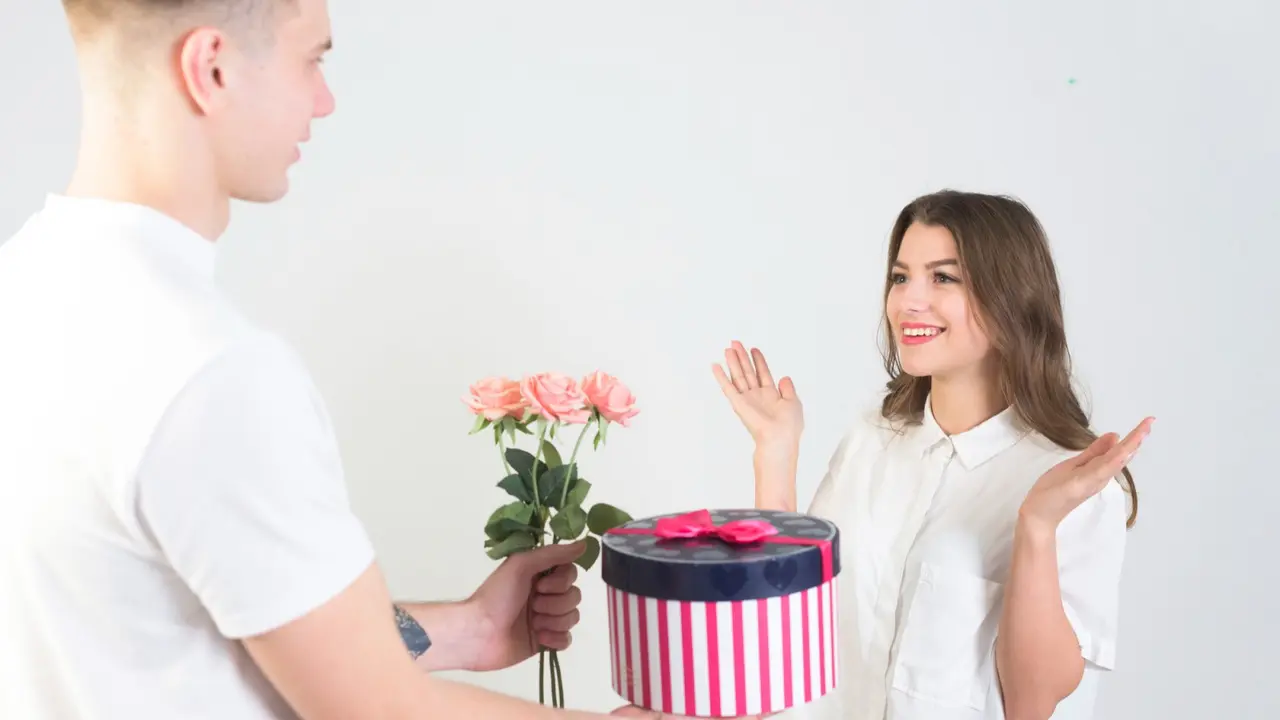 8 Tips Jitu Memilih Hadiah untuk Pasangan, Bikin Cintanya Makin ...