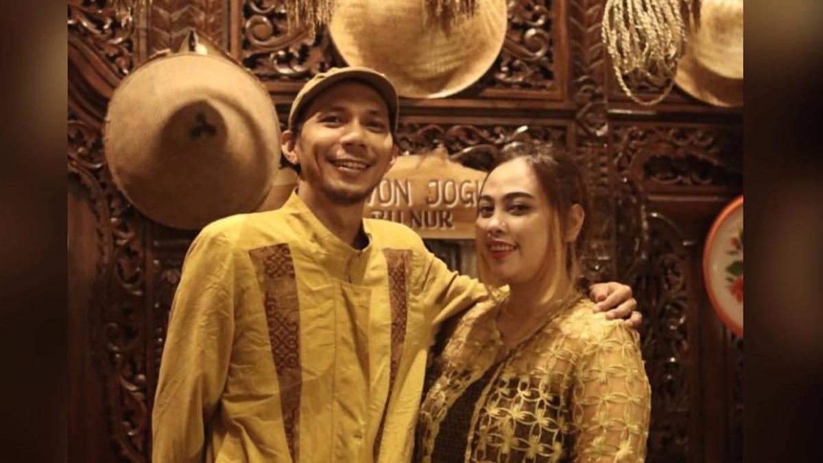Rayakan Ulang Tahun Istri, Ini 7 Potret Liburan Norman Kamaru di Jogja ...