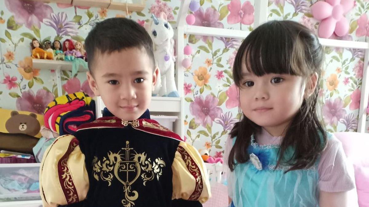 6 Potret Kebersamaan Rafathar dan Gempi, Dekat Sejak Kecil - Hot ...