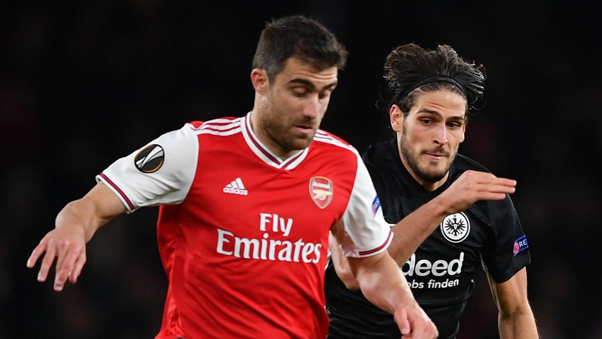 Sokratis Papastathopoulos Cuek Kerap Jadi Spesialis Serep di Arsenal