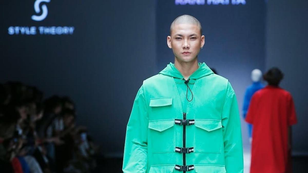 10 Gaya Adam Rosyadi di Runway, Tatapan Dinginnya Cairkan Hati Agnez Mo ...