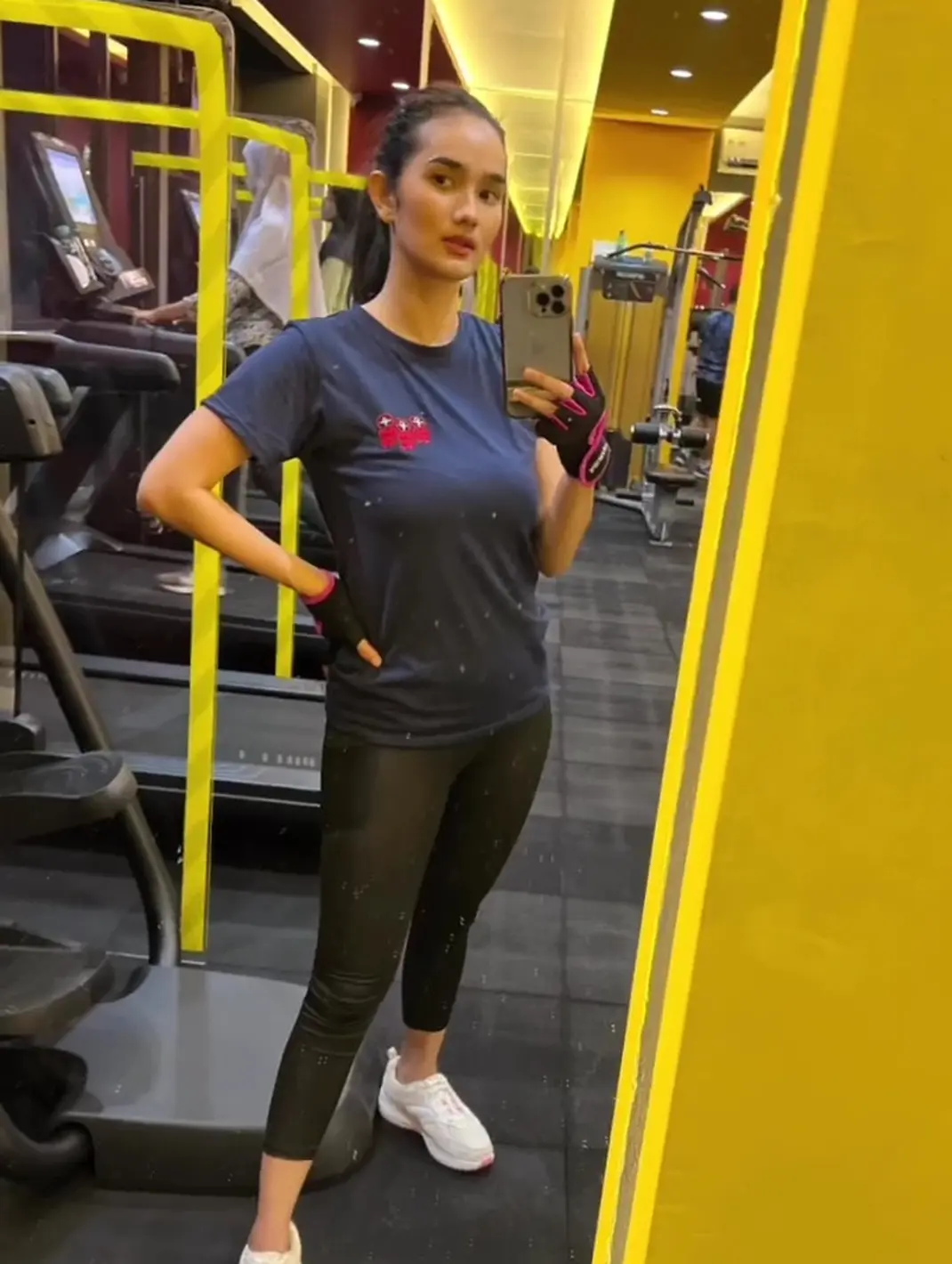 Sederet Potret Faby Marcelia Pamer Body Goals, Mama Muda yang Bikin Iri
