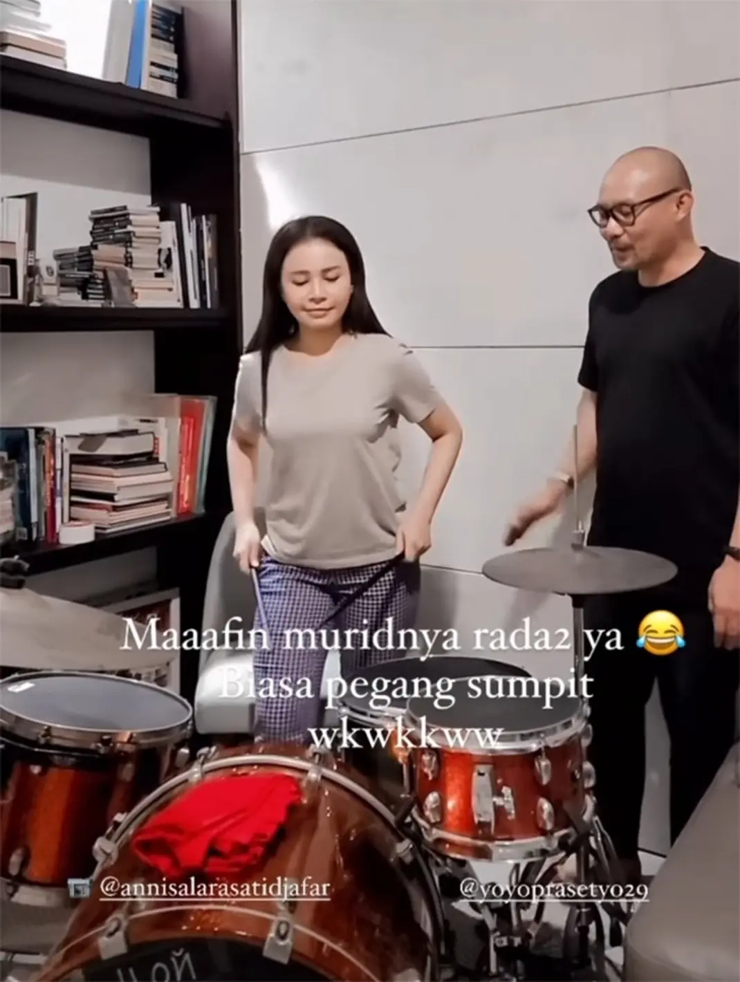 Kocak, Potret Rossa Latihan Drum dengan Mantan Suami, Biasa Pegang ...