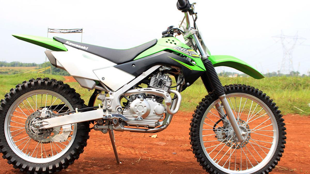KLX Non-Street Legal Baru Kawasaki Bisa 1.000 Motor Per Bulan - Berita ...