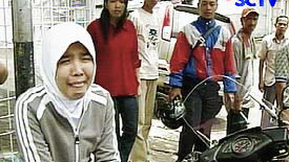 Penjambret Merampas Tas Pengendara Sepeda Motor - News Liputan6.com