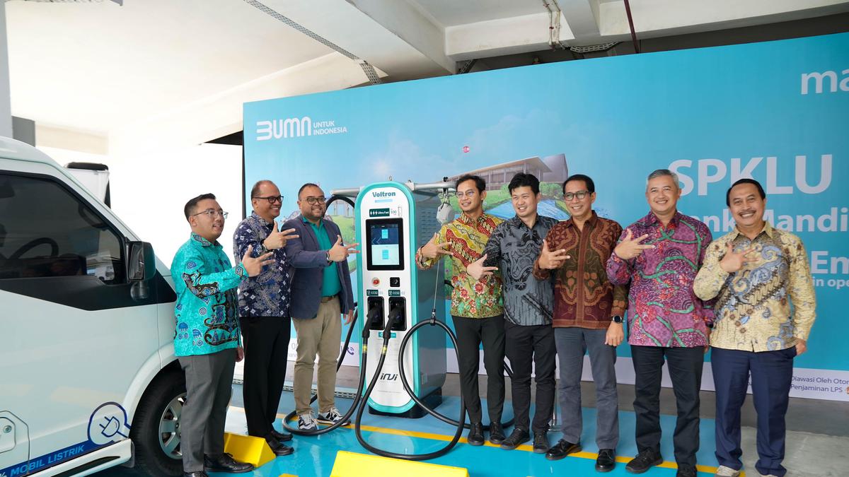 Dukung Ekosistem Kendaraan Listrik, Bank Mandiri Tambah Jumlah SPKLU di Plaza Mandiri - Bisnis ...