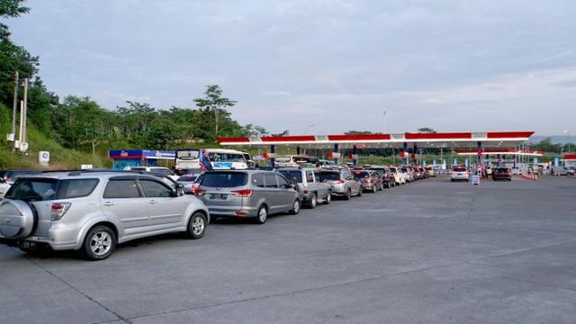 Muncul Semburan Api, Rest Area KM 86 Tol Cipali Ditutup Sementara ...