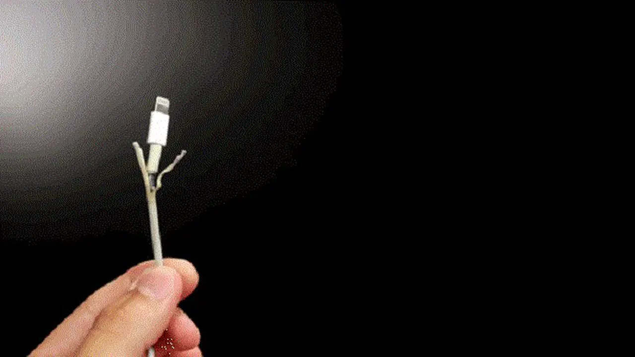Begini Cara Perbaiki Kabel Charger yang Rusak - Tekno Liputan6.com