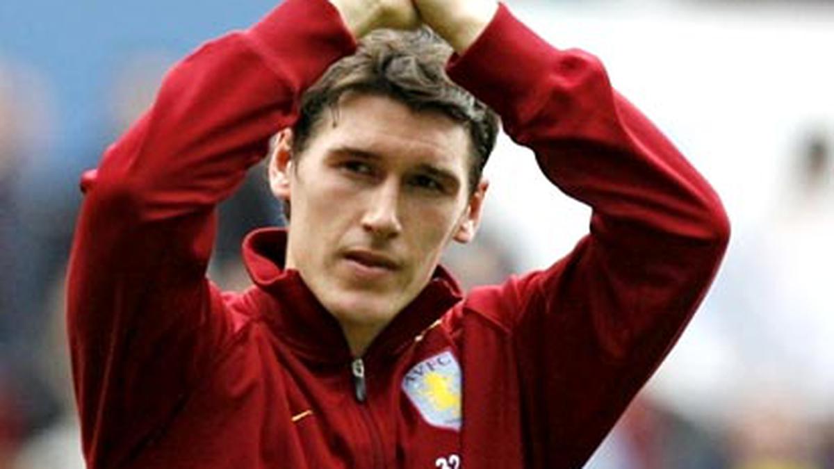 Bandrol Barry, Crouch Plus 8 Juta Pound - Bola Liputan6.com