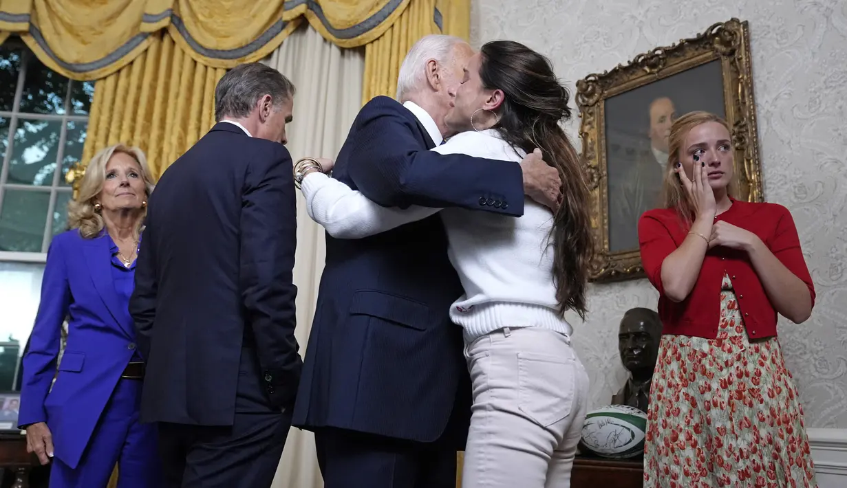 Momen Keluarga Joe Biden Kelilingi Pidato Sang Presiden AS - Foto ...