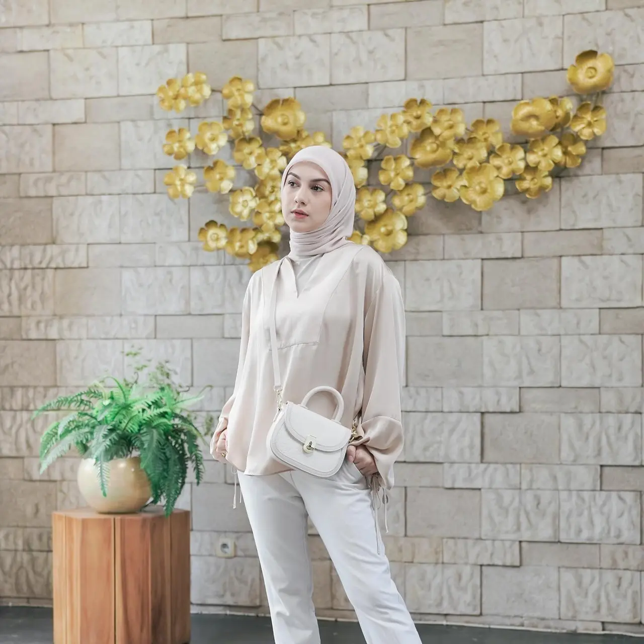 Potret 6 Artis Blasteran yang Putuskan Berhijab, Pesonanya Makin ...
