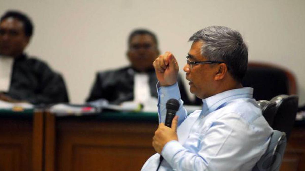 Dituding Beristri 2, Akil Tantang Jaksa Buktikan Keaslian KK - News ...