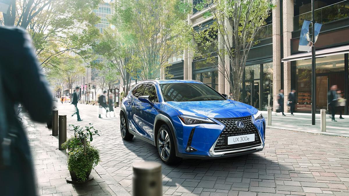 Bakal Jadi Official Car G20, Apa Keunggulan si Mobil Premium Lexus UX ...
