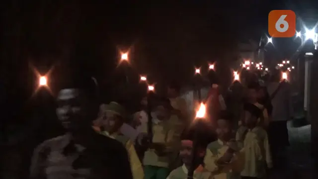 Sambut Ramadhan, Warga Dusun Lateng Banyuwangi Gelar Pawai Oncor Ider ...